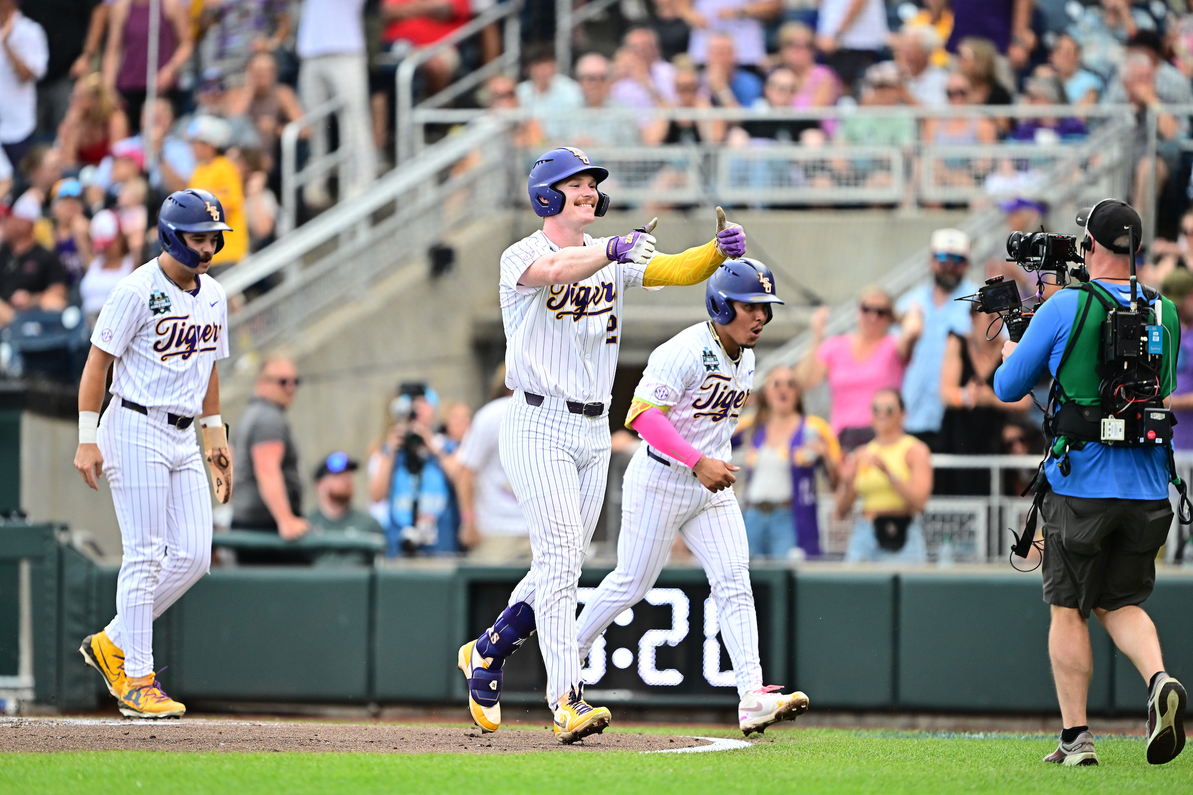 LSU-UCLA Rain Delay At College World Series With Tigers Ahead 5-3 After ...
