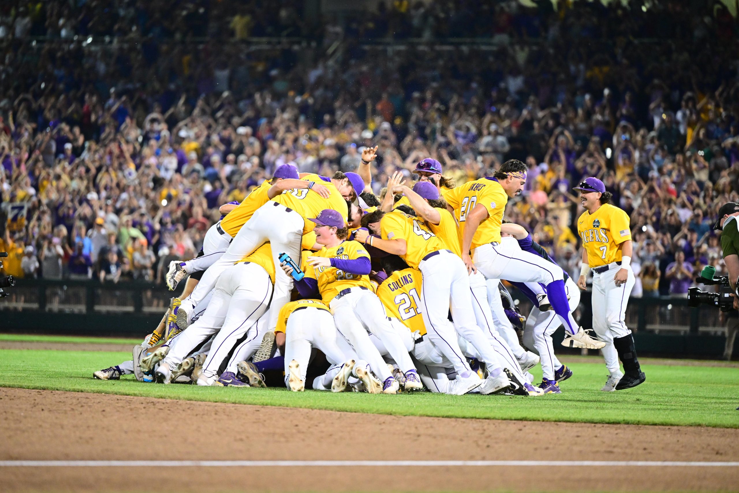 Live Update: LSU beats Florida, 18-4, for TIGERS’ 7th CWS NATIONAL ...