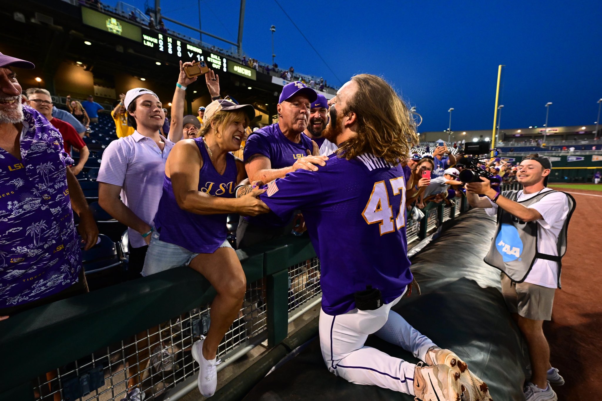 CWS Instant Classic with Video: LSU’s Tommy White’s walk-off home run ...