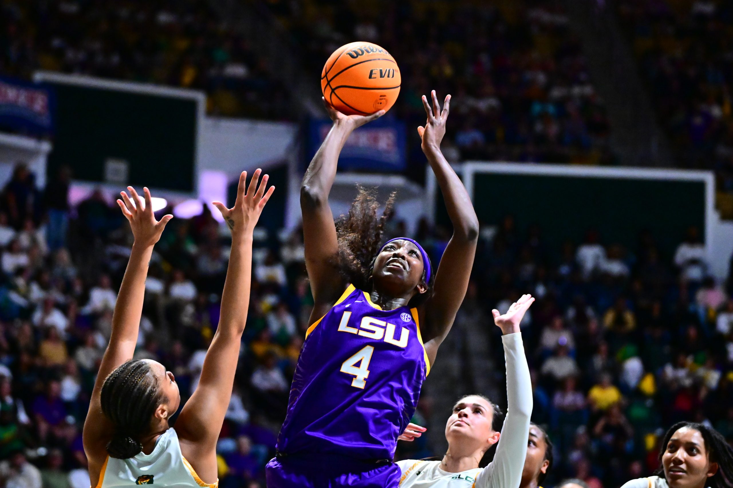 Pulling together: No. 7 LSU quiets record road crowd at Southeastern ...