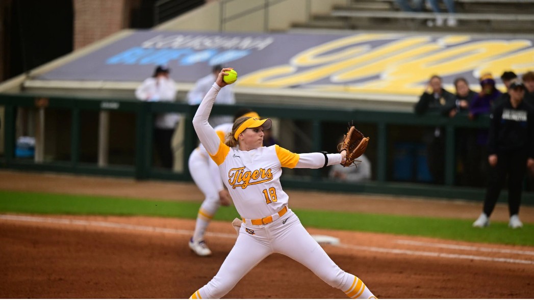 No. 7 LSU Softball Sweeps Day One of the Purple And Gold Challenge ...