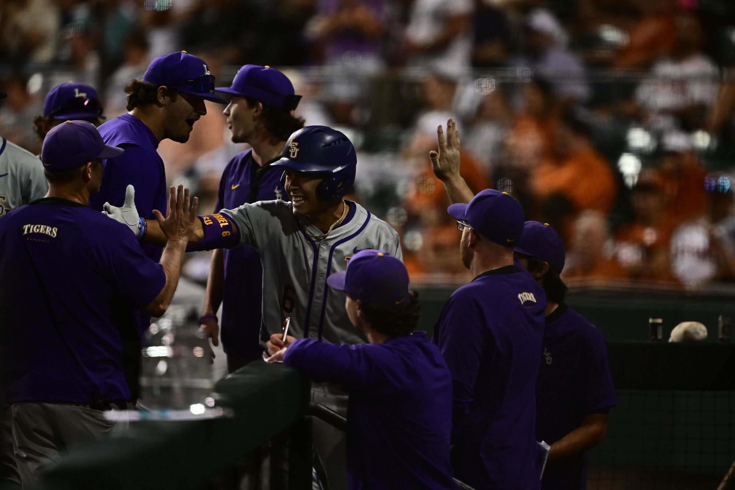 LSU’s Bullpen Gets All Twisted Up By Texas In 11-7 Loss | TigerRag.com