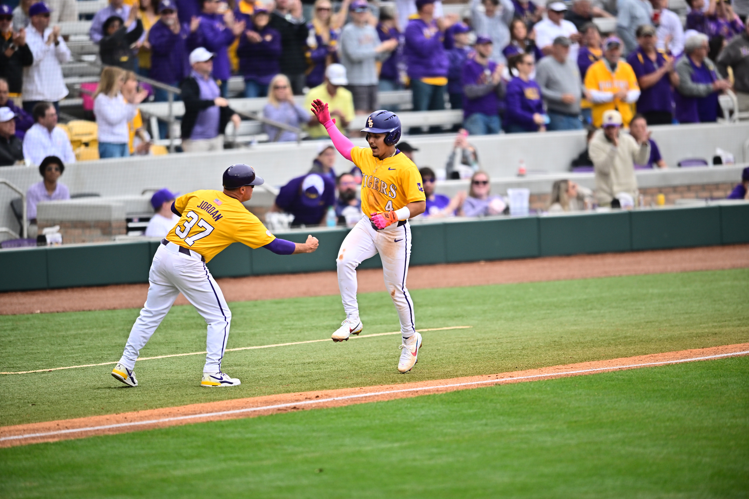 LSU Home Run Derby Overwhelms North Alabama For Sweep | Tiger Rag