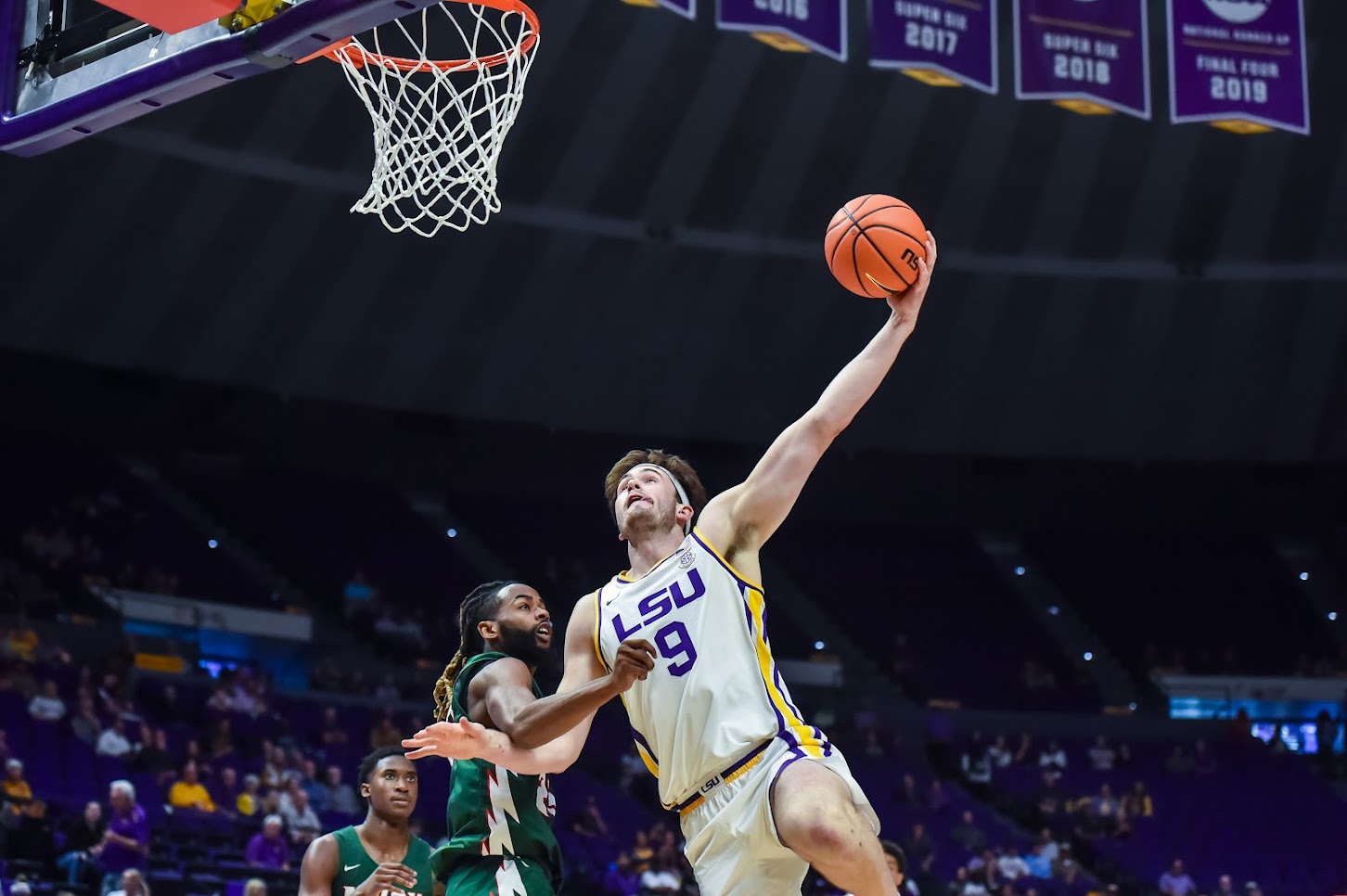 Baker dominates in debut as a Tiger as LSU opens season by throttling ...
